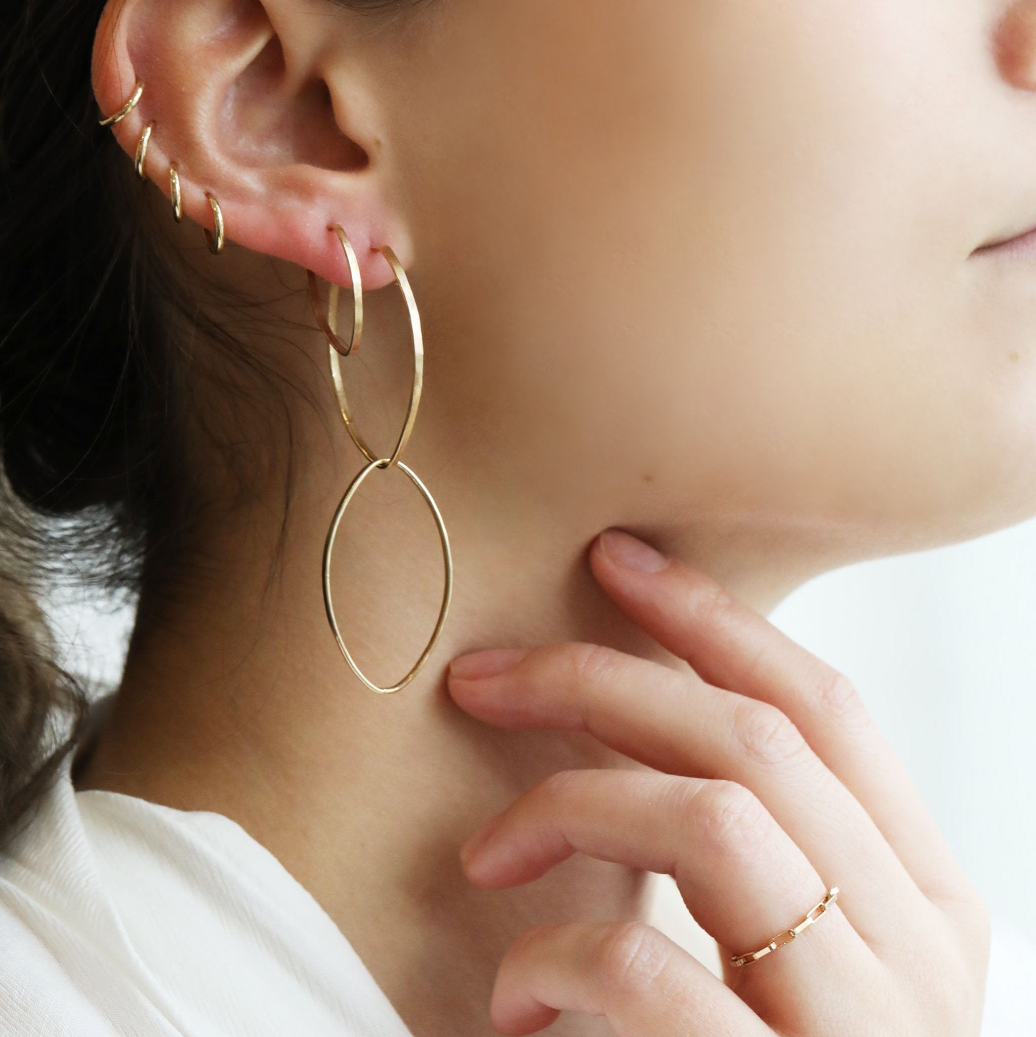 Sarah Macfadden 14K Gold "Wendy" Hoop Earrings – Peridot Fine Jewelry